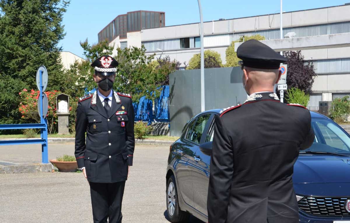 Il comandante della Legione carabinieri Lazio saluta i militari del ...
